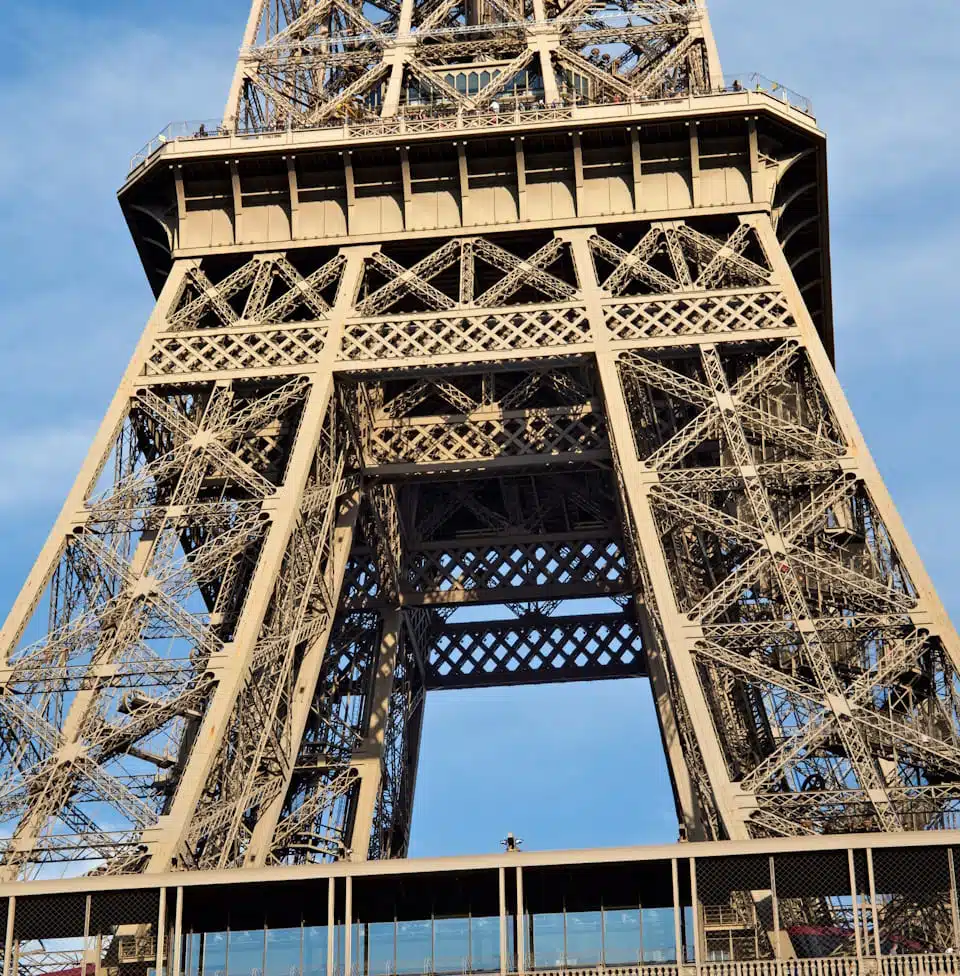Eiffel Tower Architecture • How was Eiffel Tower built