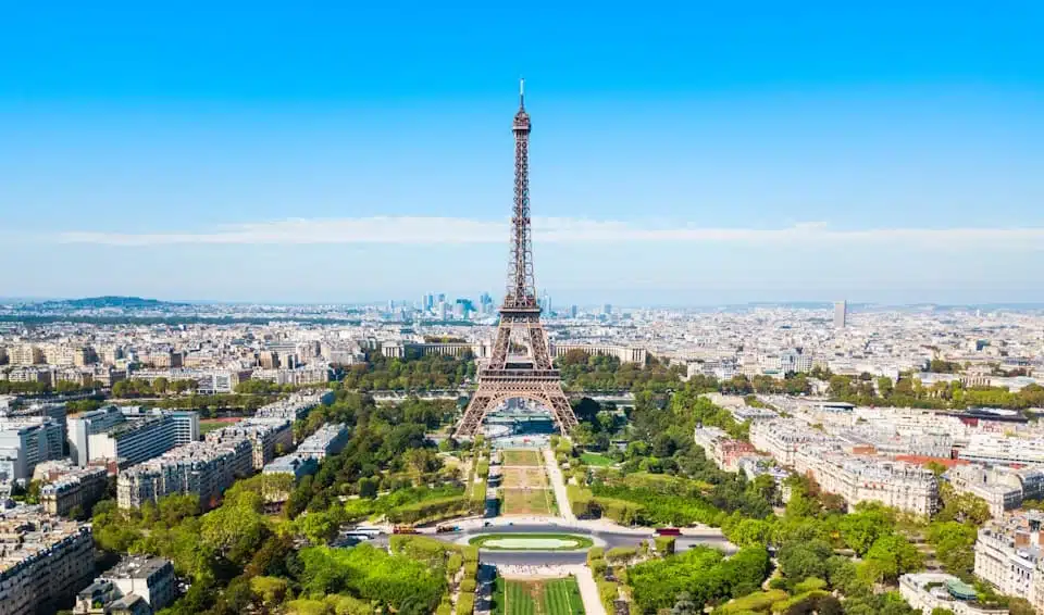 Eiffel Tower Architecture • How was Eiffel Tower built